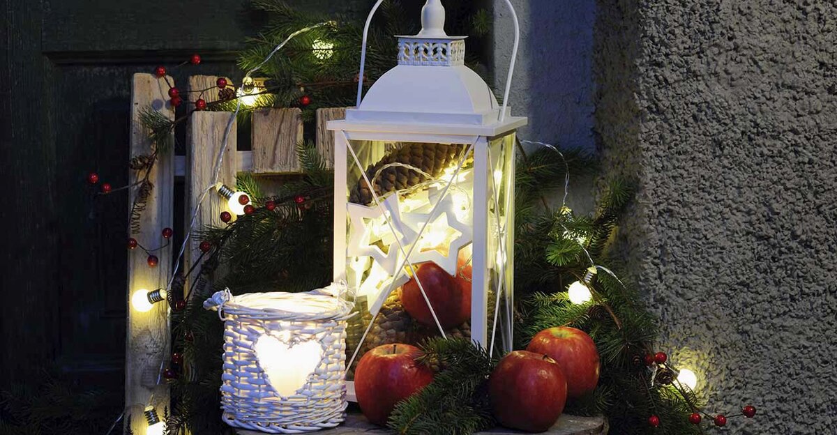 Få inspiration til din julebelysning i have og indgangsparti