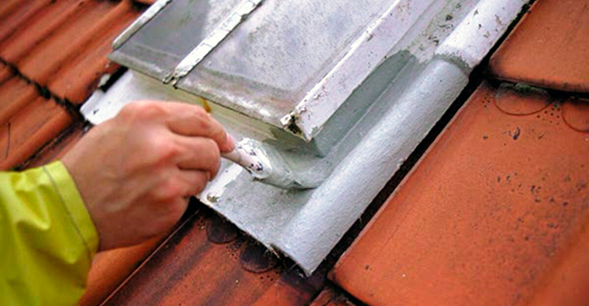 Sådan overfladebehandler du tag og tagrender mest effektivt