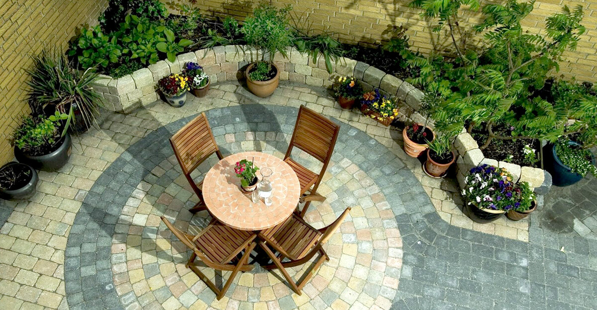 Terrasser af sten og betonfliser: Sådan vælger du de rigtige sten